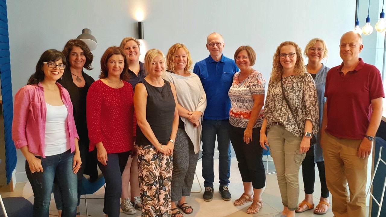 Familjer med komplexa behov och socialt arbete. En jämförande studie av ...