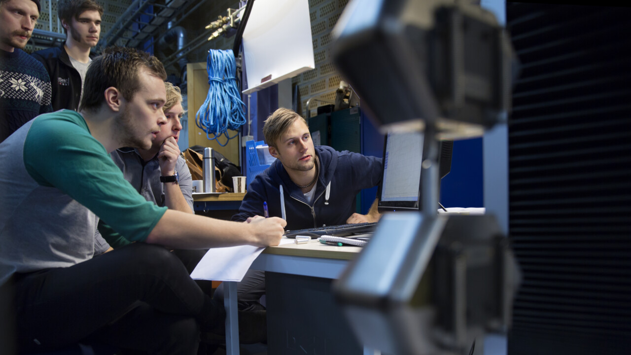 The (un)emotional engineer: Emotional positioning and scaffolding in ...